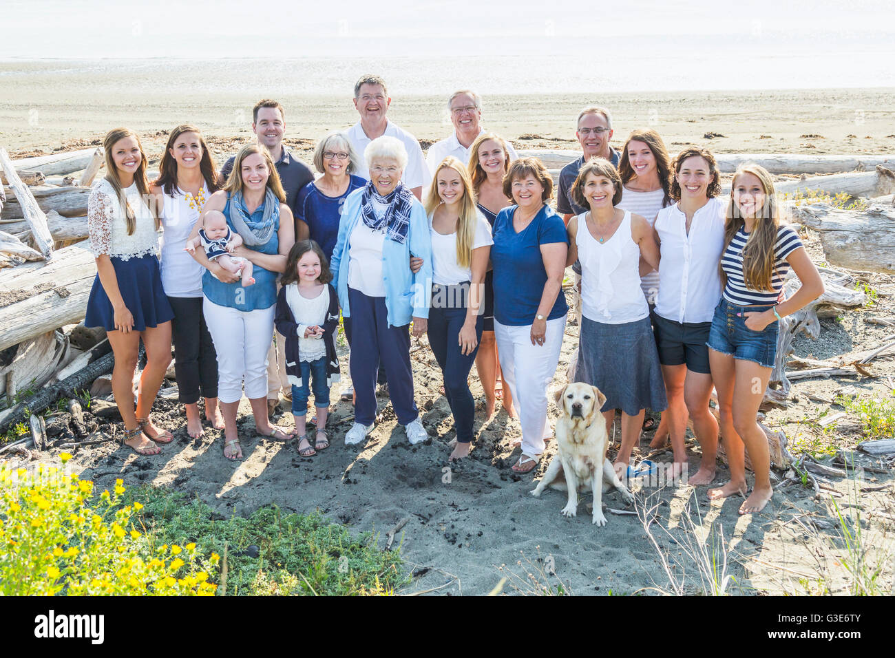 Large multi generational family group hi-res stock photography and ...