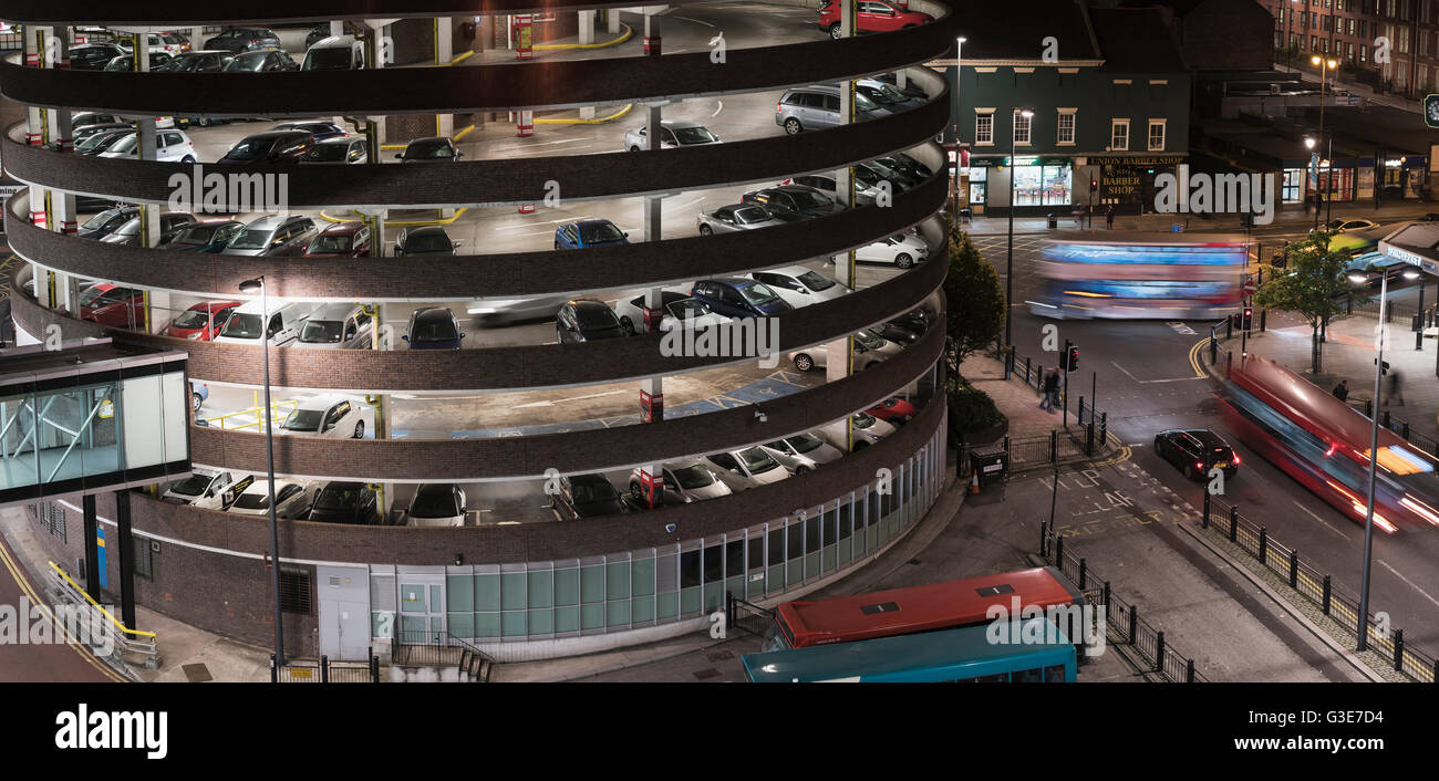 Multi level car parking building hi-res stock photography and images ...
