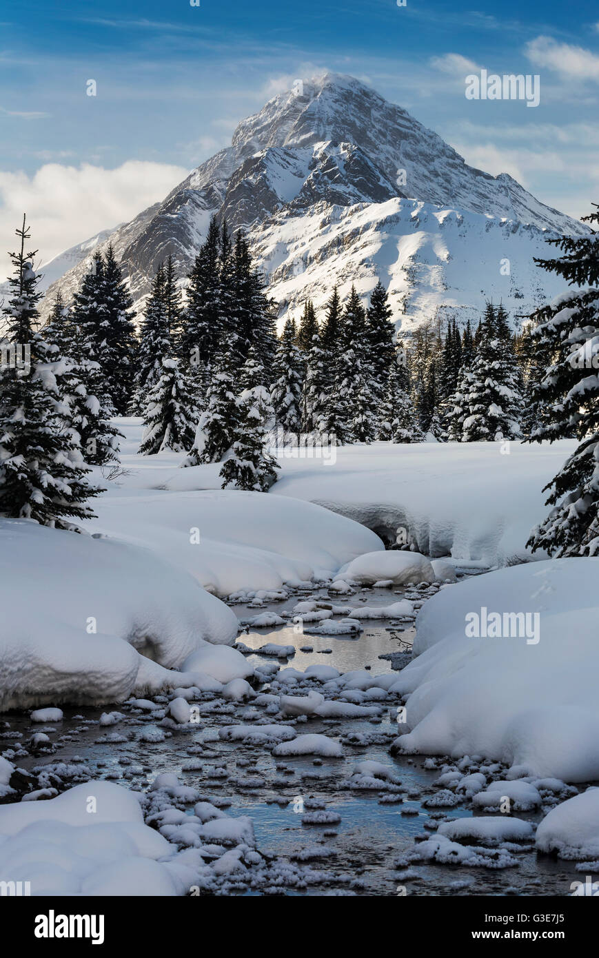 Snow filled sky hi-res stock photography and images - Alamy