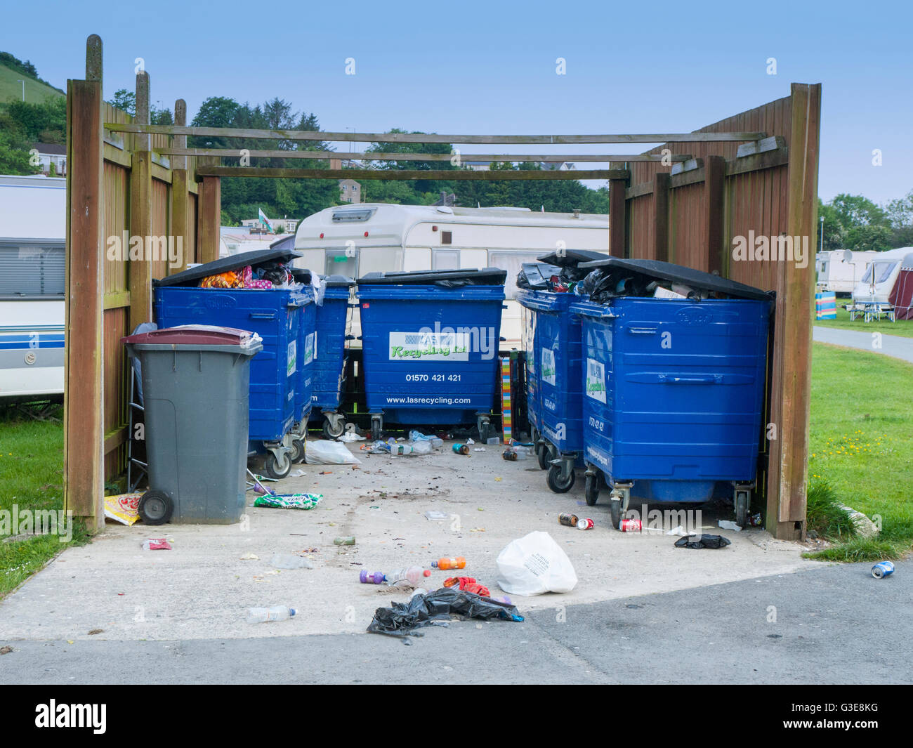 Overloaded hi-res stock photography and images - Alamy