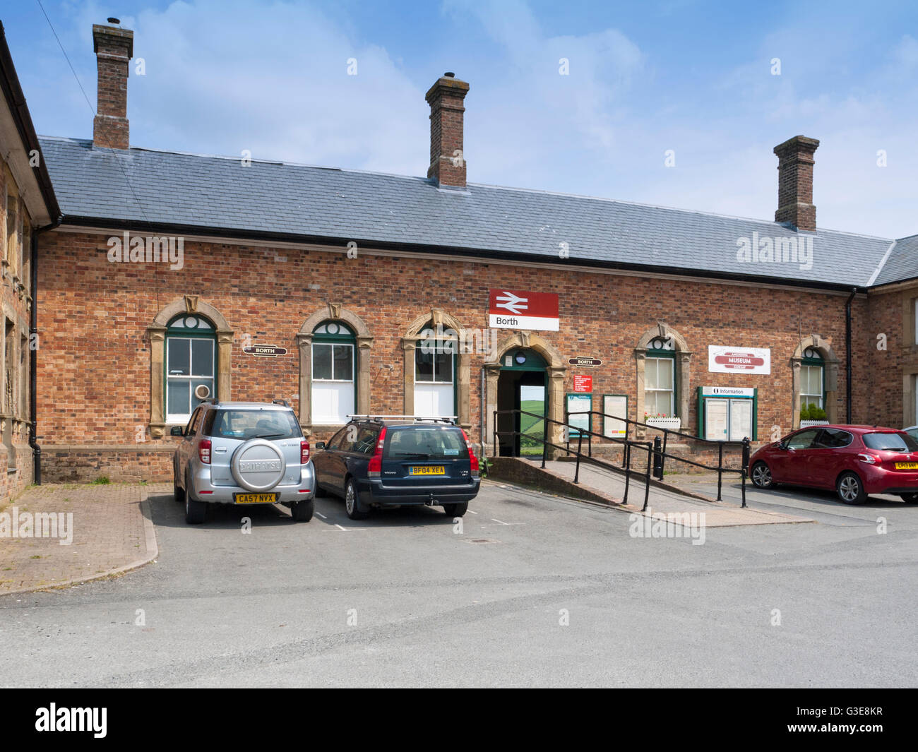 Transport for wales railway station hi-res stock photography and images ...