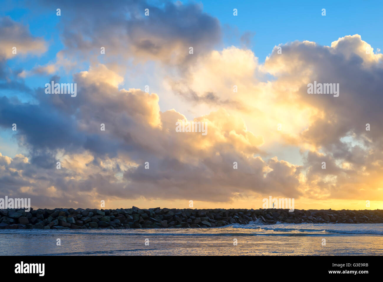 Ocean shoreline jetty hi-res stock photography and images - Alamy