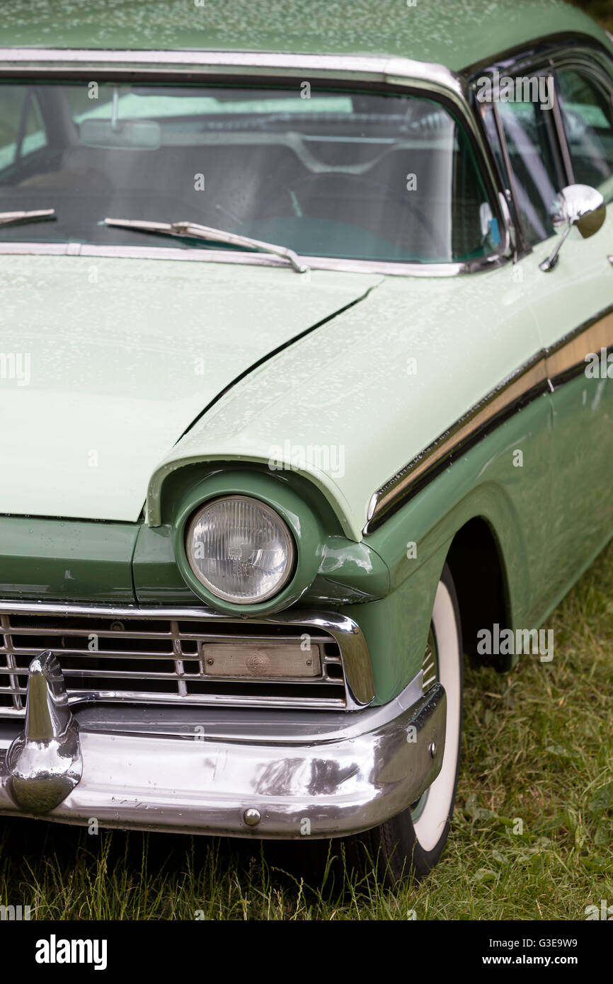 Front view of vintage American car Stock Photo - Alamy