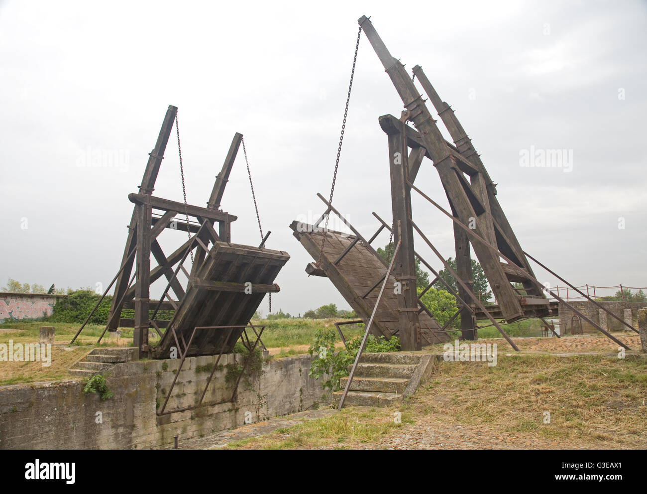 Wooden drawbridge Pont de Langlois Arles France Stock Photo - Alamy