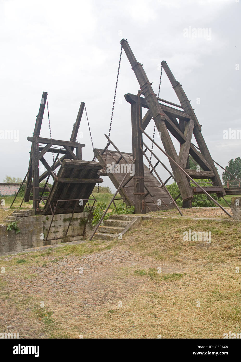 Wooden drawbridge hi-res stock photography and images - Alamy