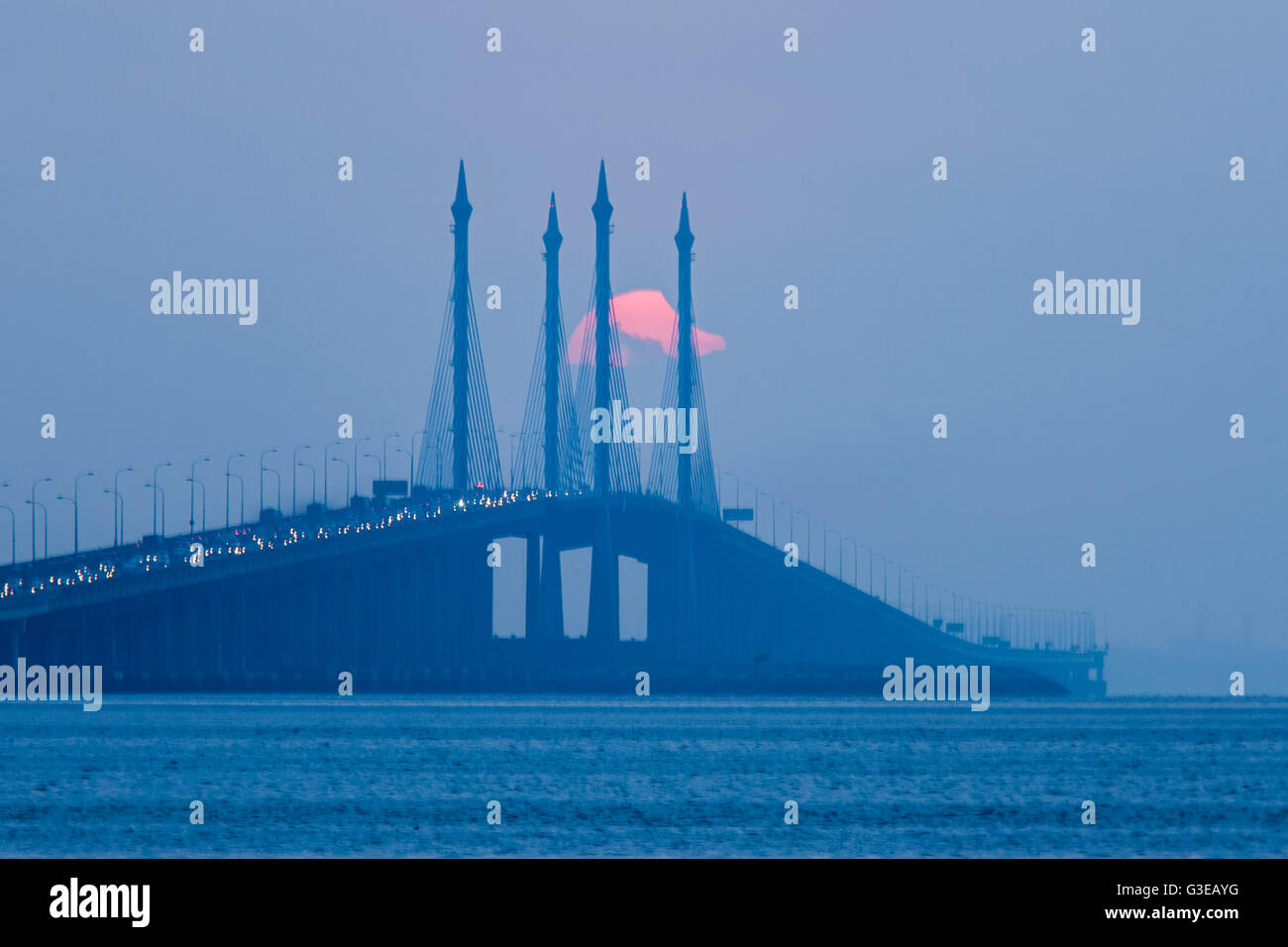 Partial eclipse sunset hi-res stock photography and images - Alamy