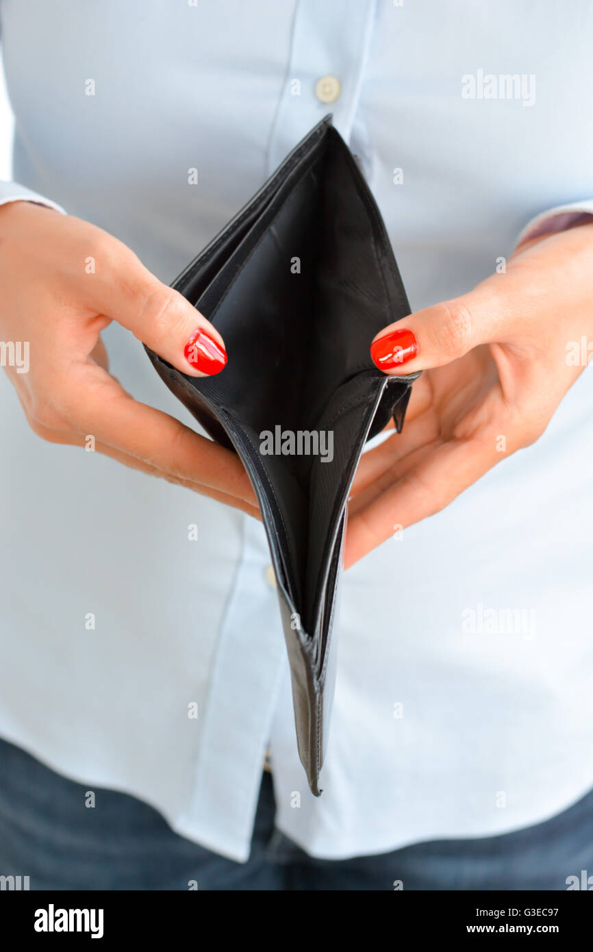 Empty wallet woman hi-res stock photography and images - Alamy