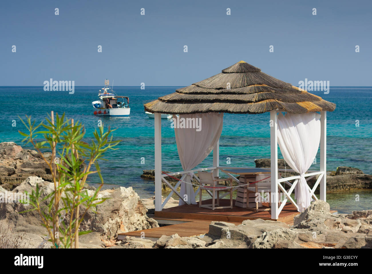 luxury beach shelter Stock Photo - Alamy