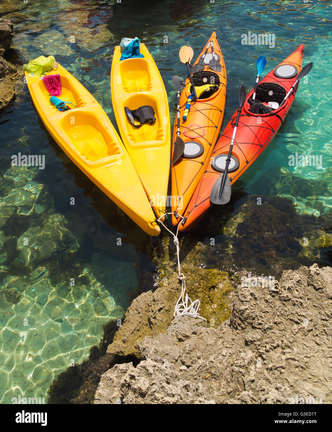 Empty canoes hi-res stock photography and images - Alamy