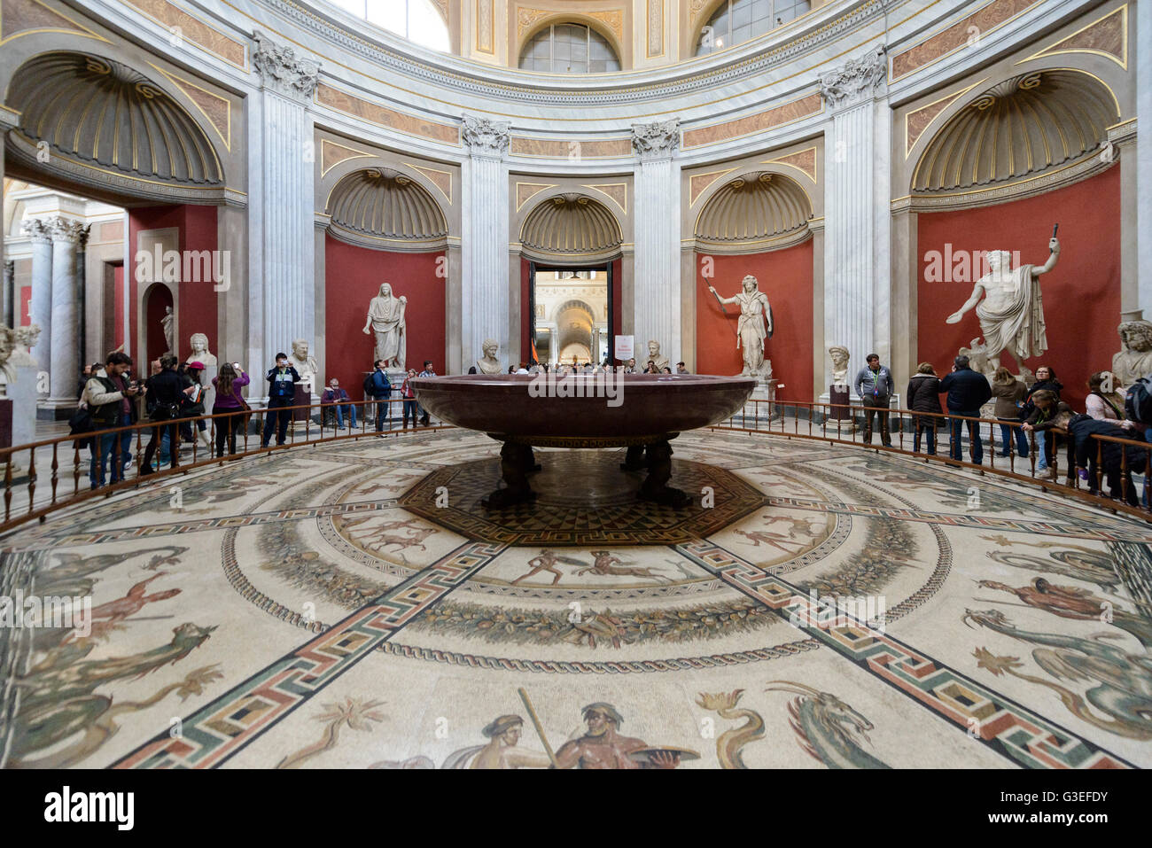 Rome. Italy. The Round Hall, Pio Clementino Museum, Vatican Museums ...