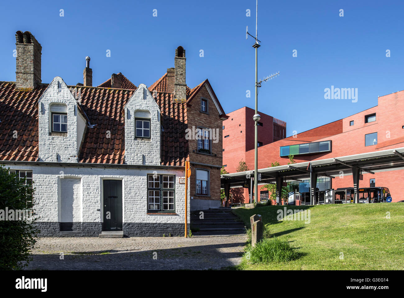 Almshouse medieval building hi-res stock photography and images - Alamy
