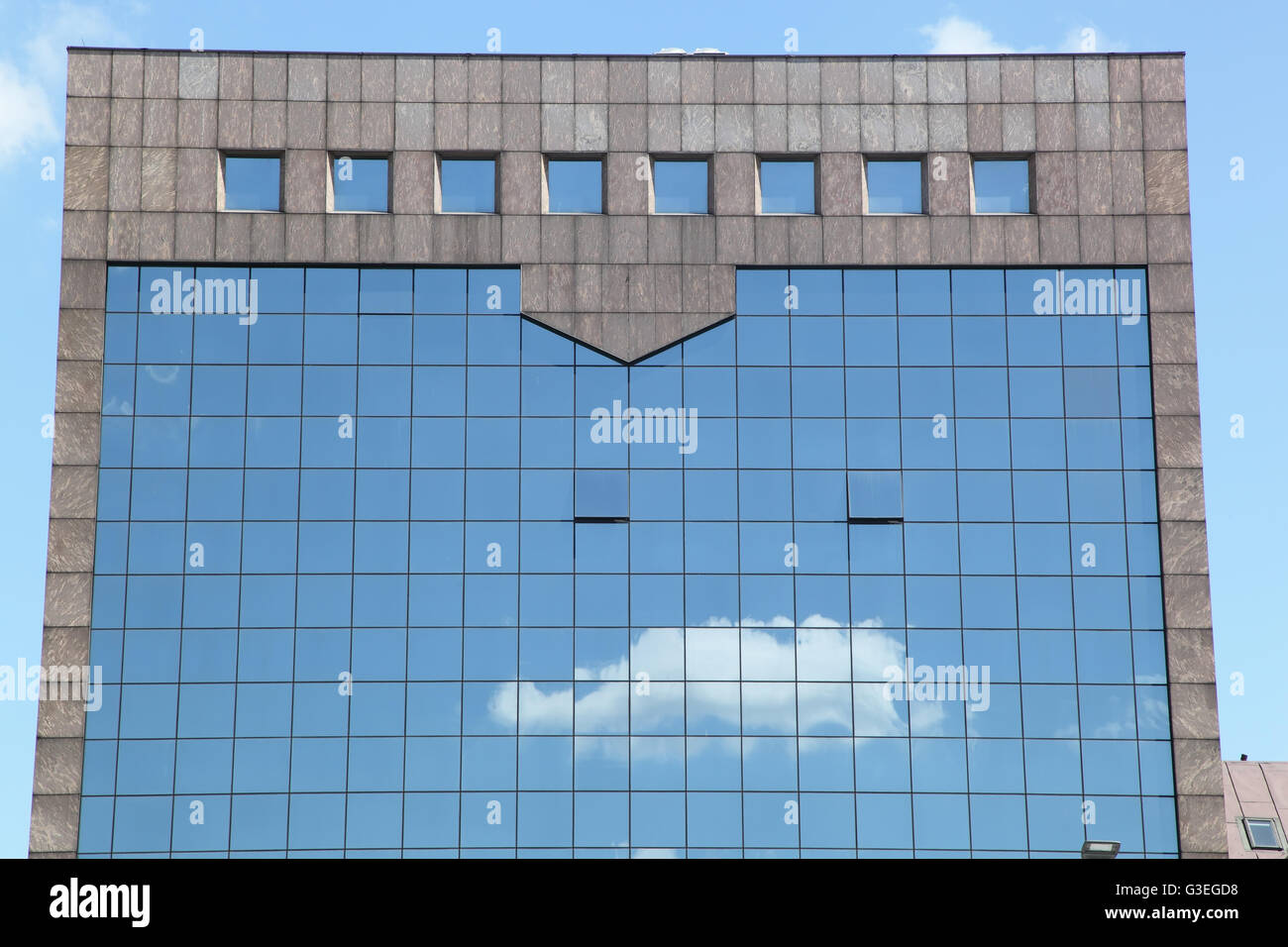 skyscraper. mirrored windows, clouds reflected in the windows Stock ...