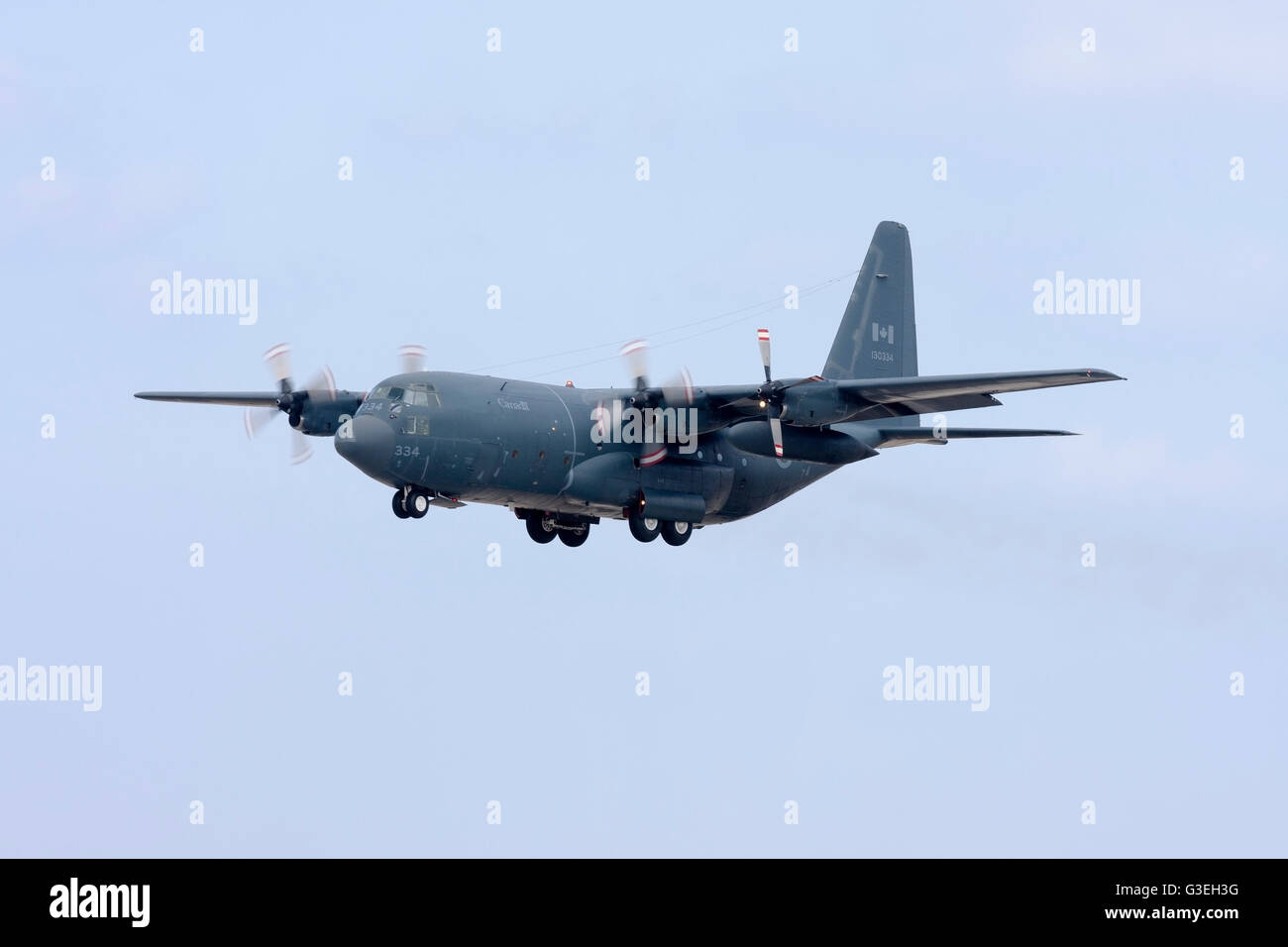 Canadian Air Force Lockheed CC-130H Hercules (C-130H/L-382) landing ...