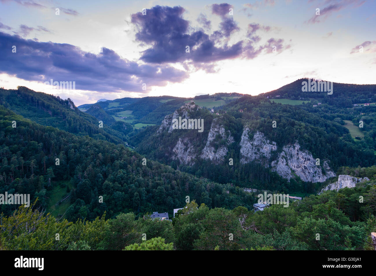 valley Adlitzgraben und castle Klamm, Austria, Niederösterreich, Lower ...