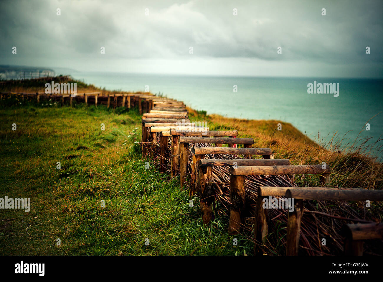 Cliff fence hi-res stock photography and images - Alamy