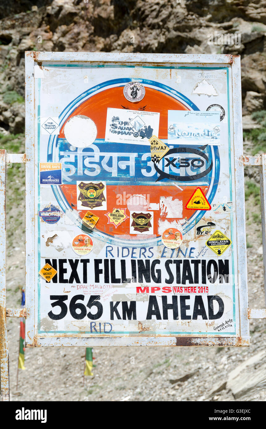 Filling station sign hi-res stock photography and images - Alamy
