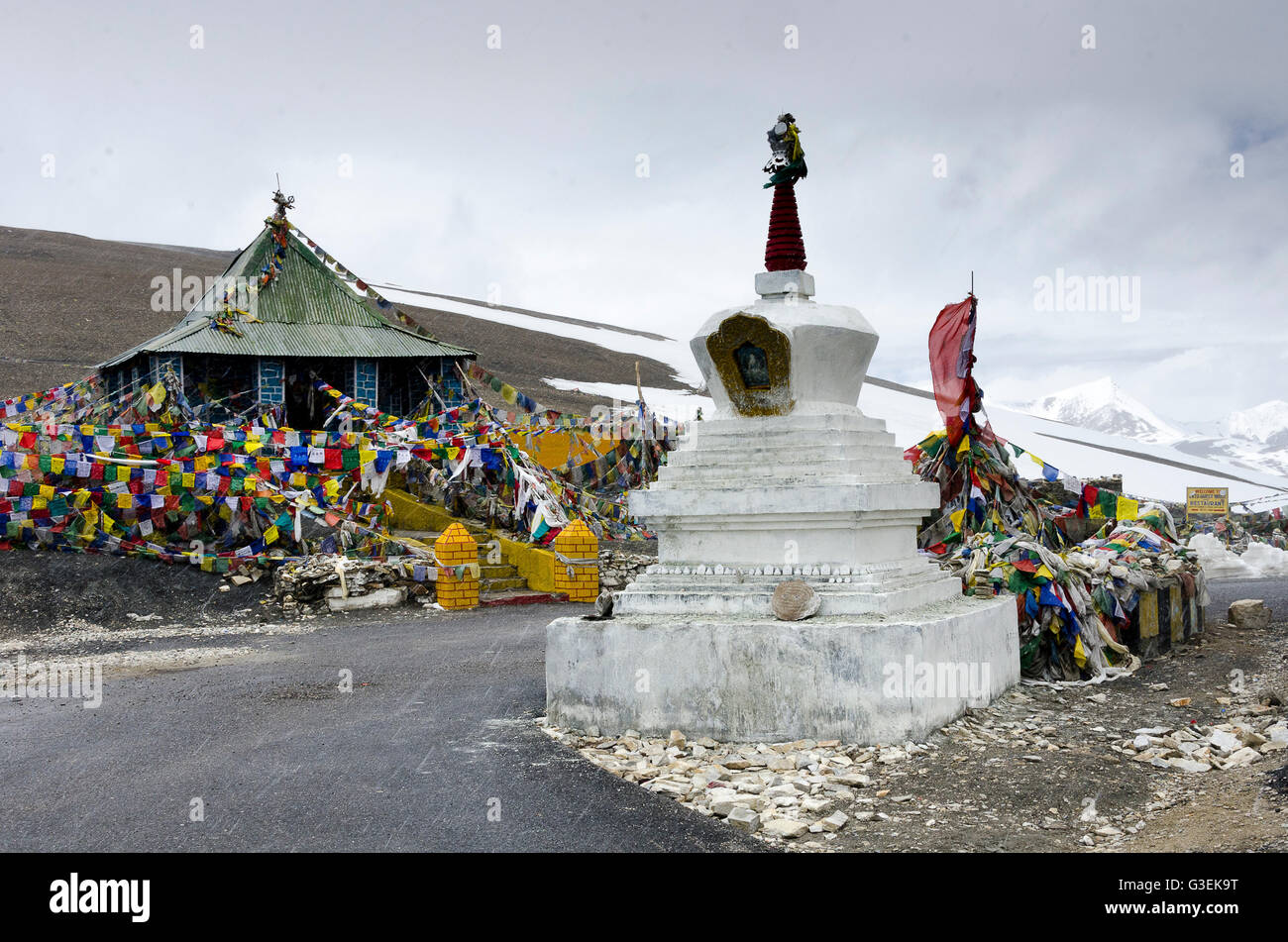 Chorten buddhist symbol landscape hi-res stock photography and images ...