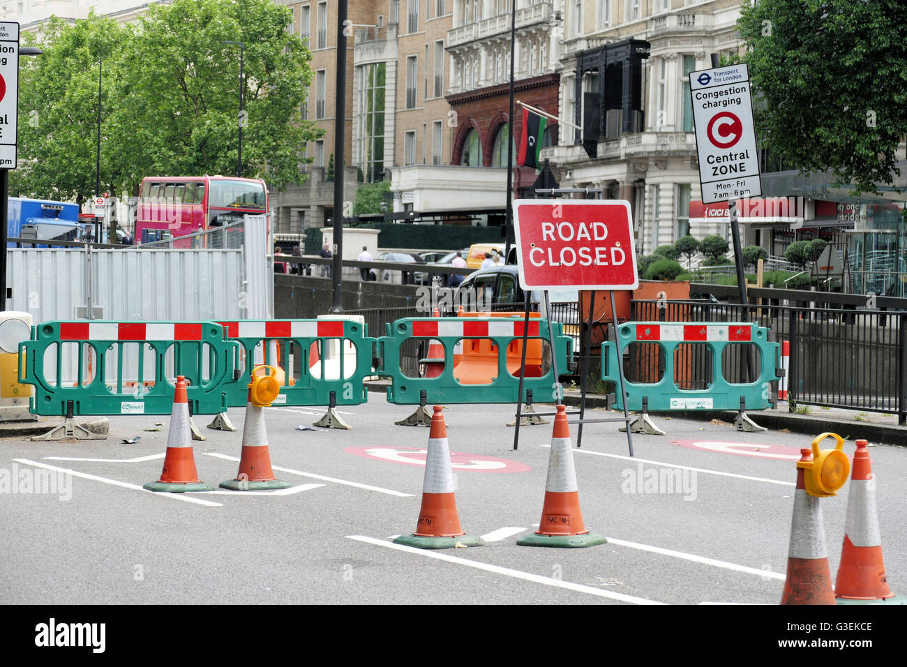 London roads hi-res stock photography and images - Alamy