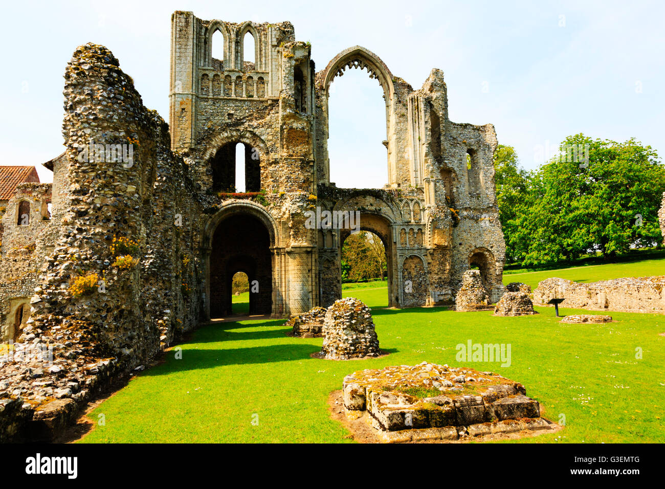 Castle priory church church hi-res stock photography and images - Alamy