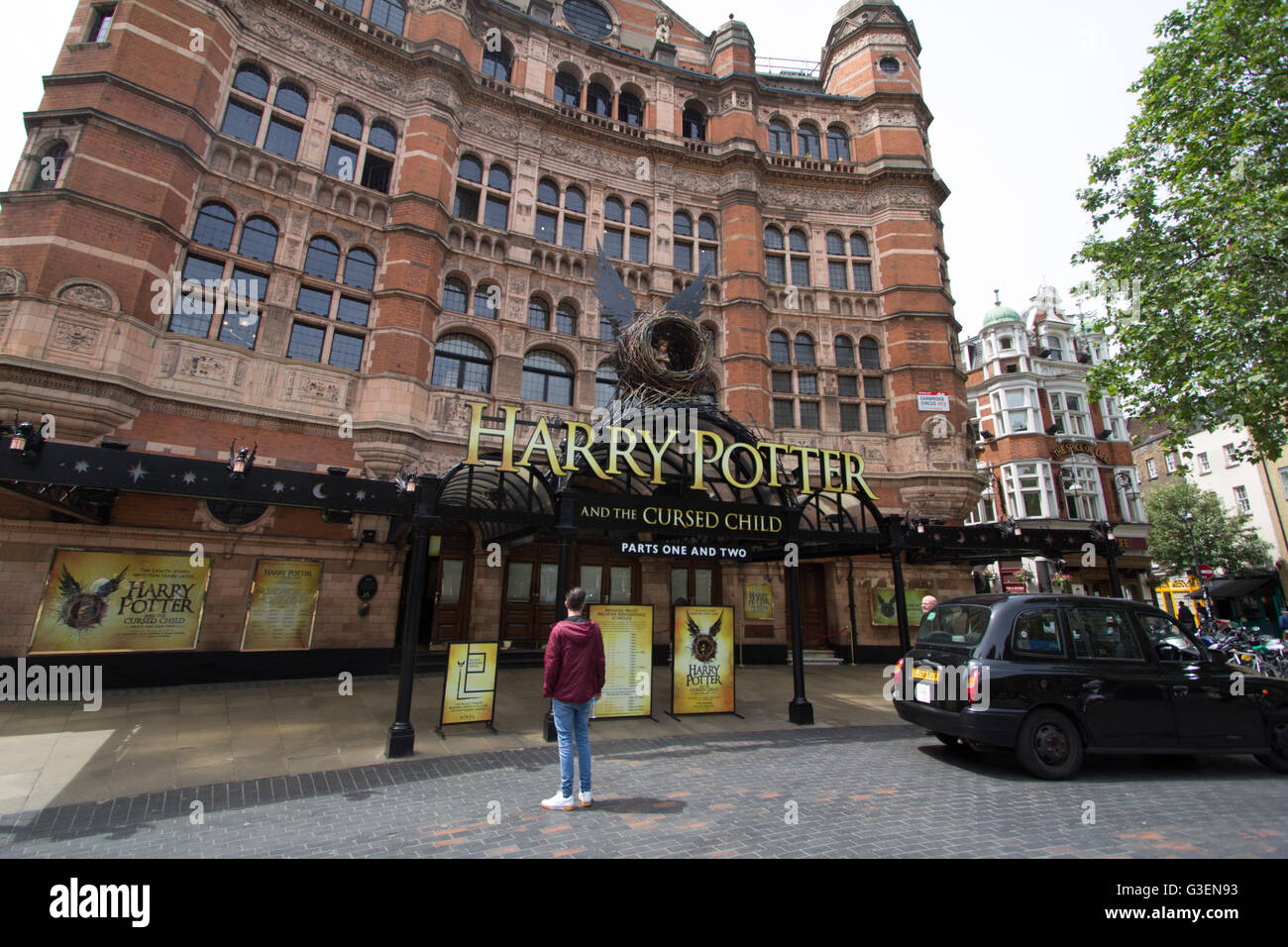 Harry potter cursed child hi-res stock photography and images - Alamy