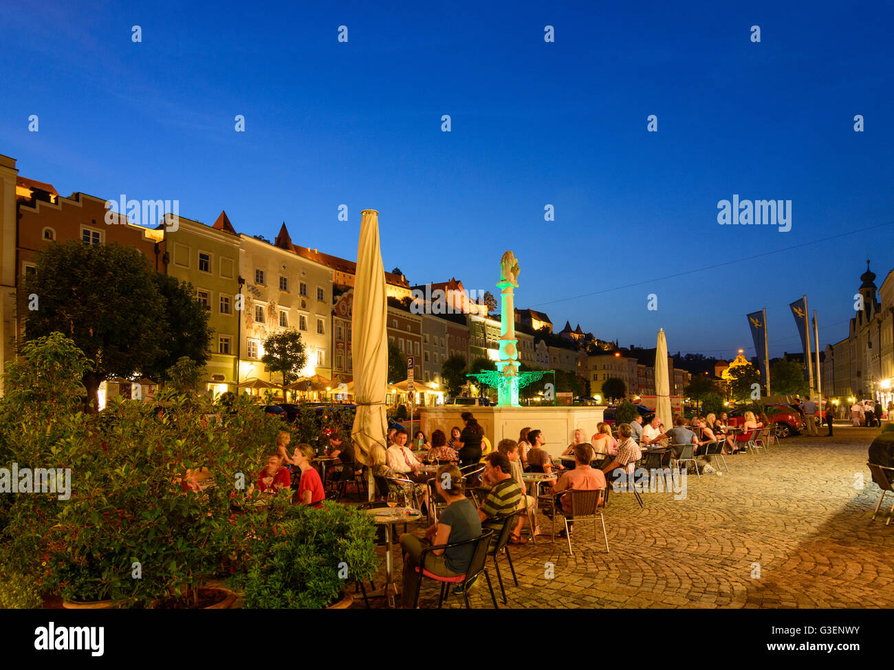 Burghausen castle bavaria night hi-res stock photography and images - Alamy