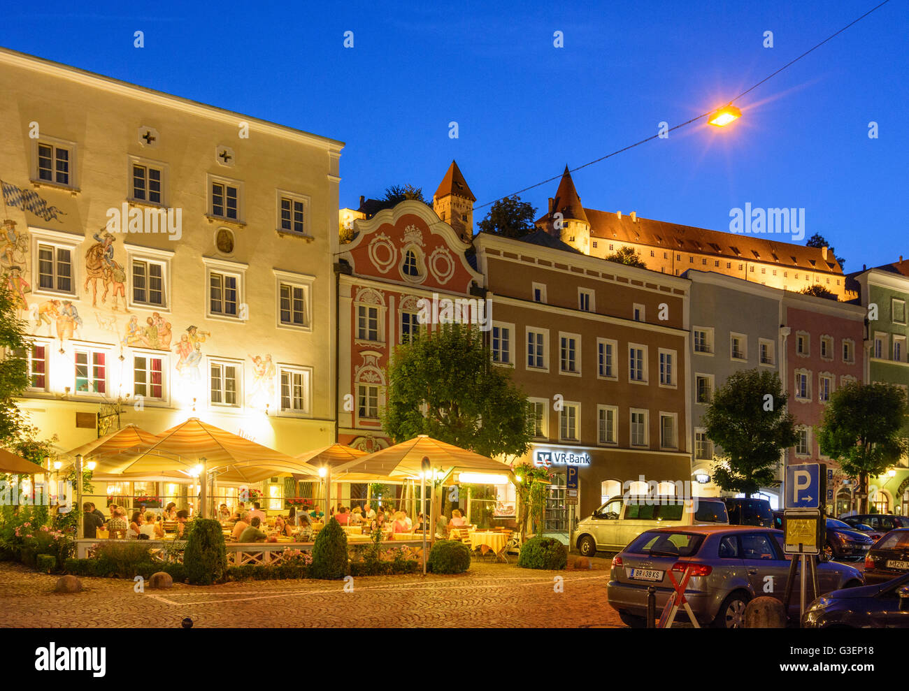 Burghausen castle bavaria night hi-res stock photography and images - Alamy