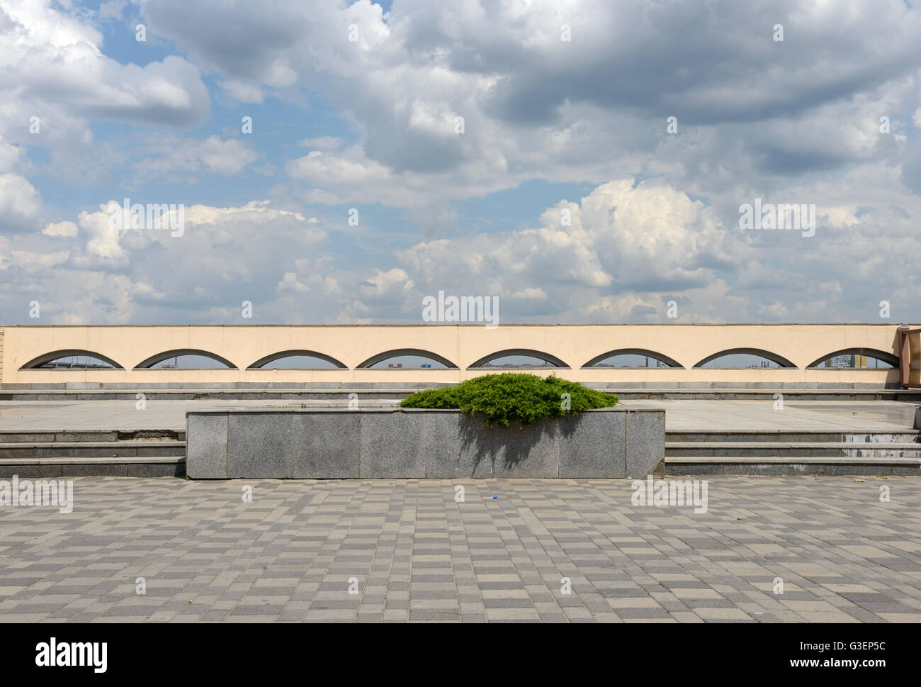 Pavement parapet hi-res stock photography and images - Alamy