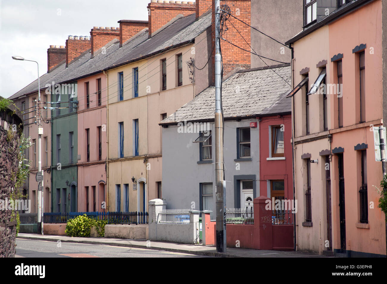 Line of coloured houses hi-res stock photography and images - Alamy