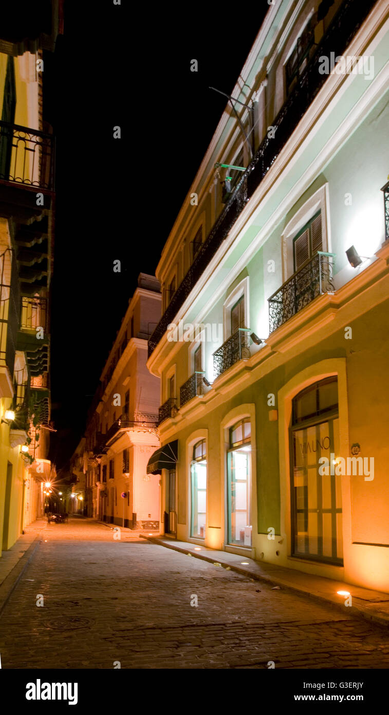 Havana night hi-res stock photography and images - Alamy