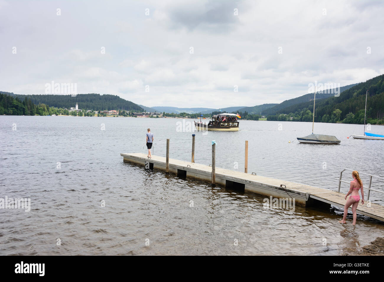 lake Titisee: view to town Titisee, Germany, Baden-Württemberg ...