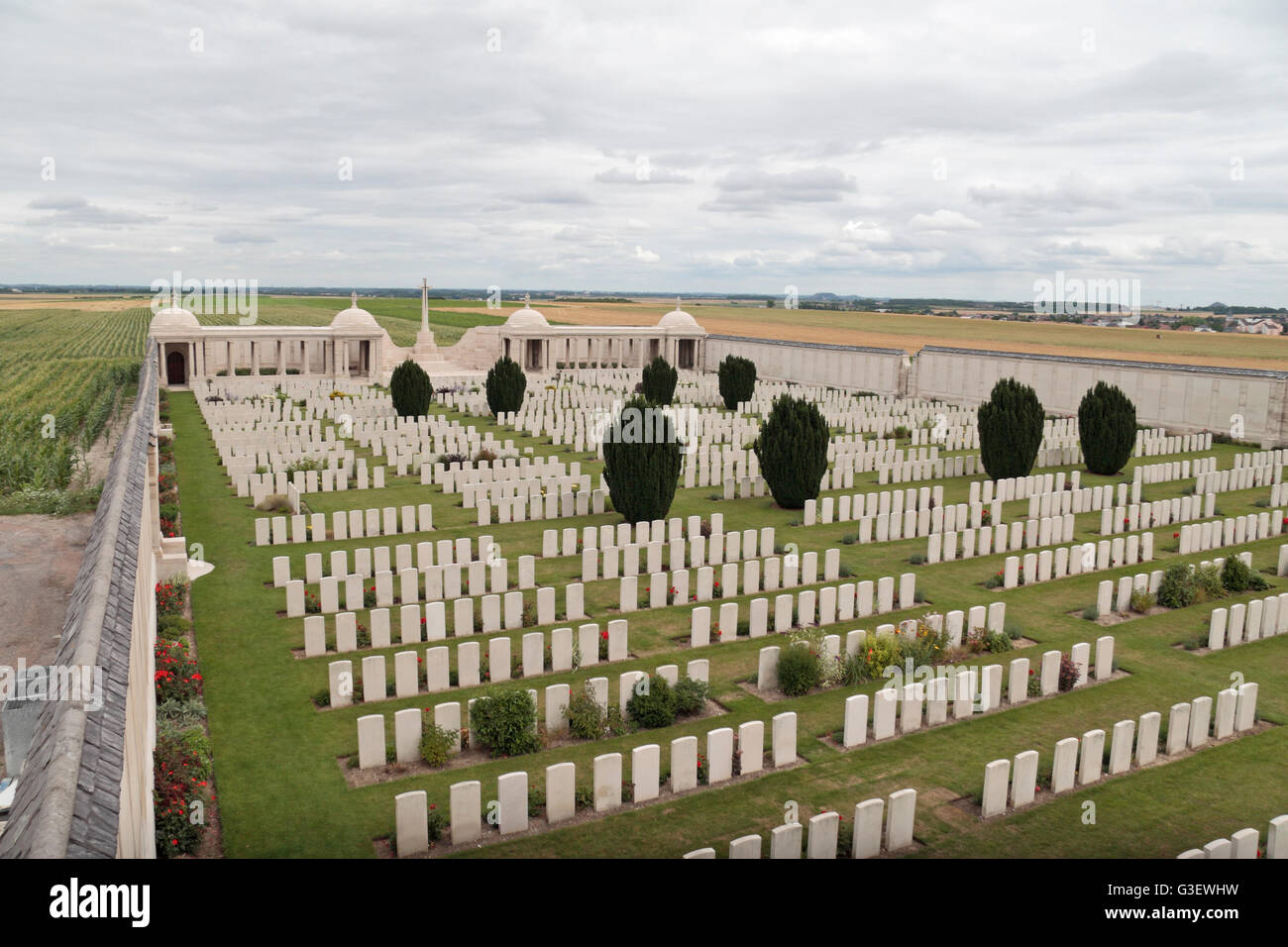 Headstones in the CWGC Dud Corner Cemetery & the Loos Memorial, Loos-en ...