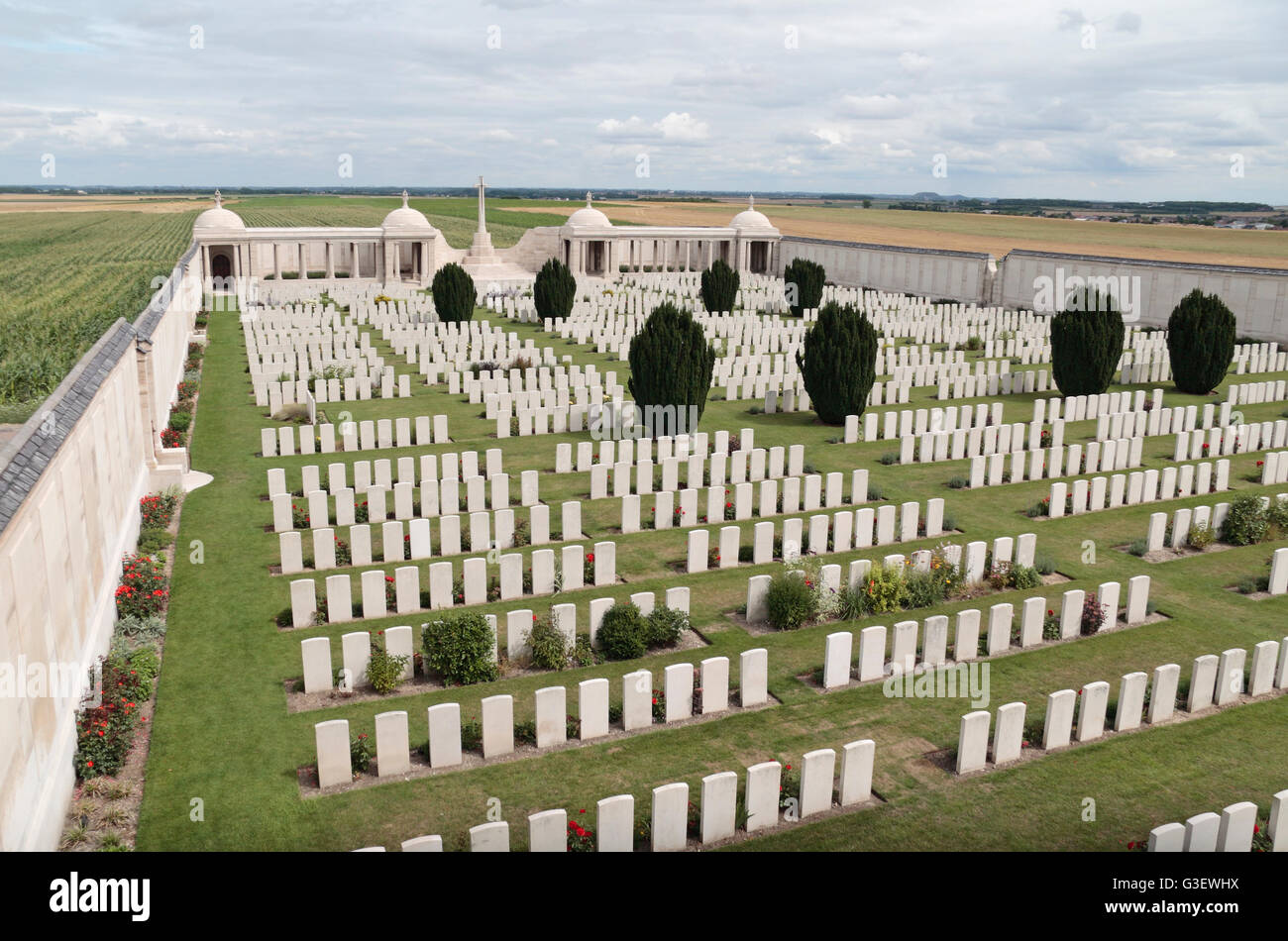 Headstones in the CWGC Dud Corner Cemetery & the Loos Memorial, Loos-en ...