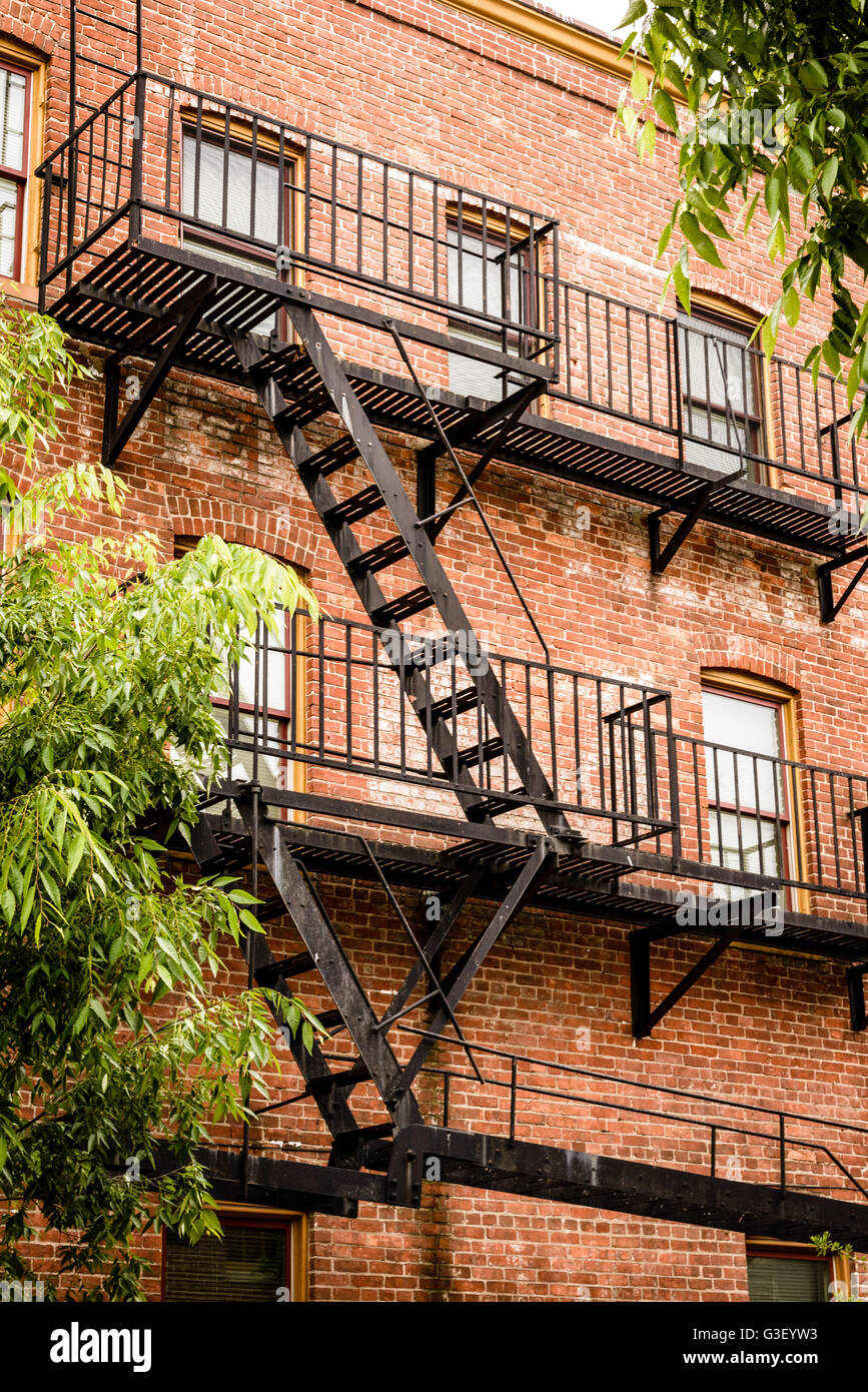 Baltimore alley hi-res stock photography and images - Alamy