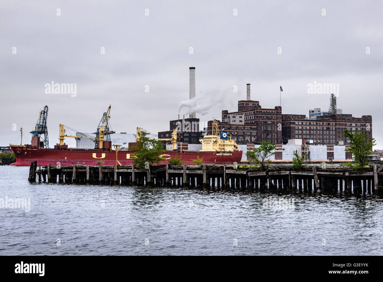 Bulk Carrier UBC Santa Marta unloading at Dominos Sugar, Locust Point ...