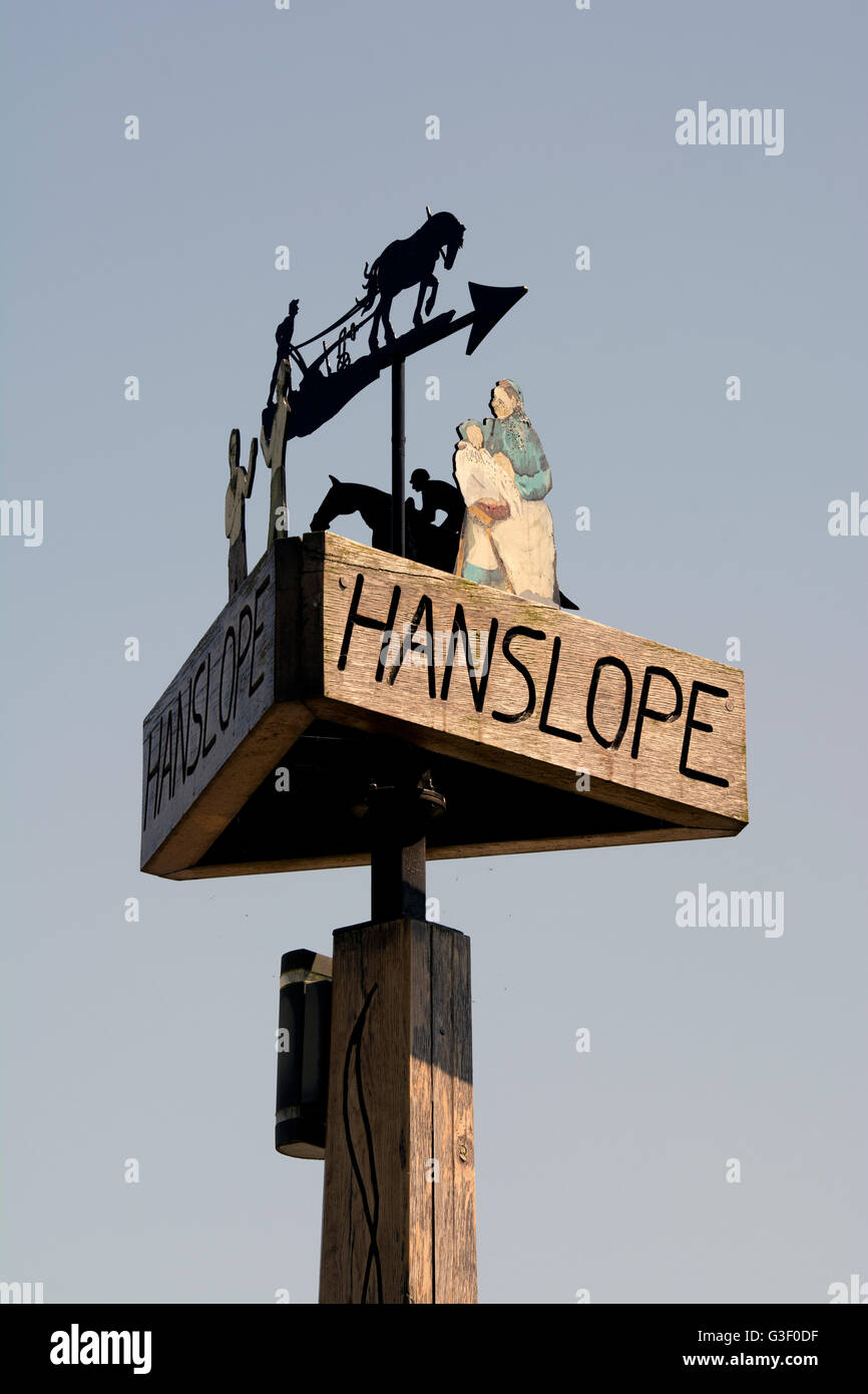 Hanslope village sign, Buckinghamshire, England, UK Stock Photo - Alamy