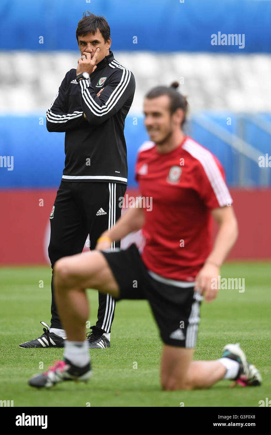 Wales' Gareth Bale (right) and manager Chris Coleman during a training ...