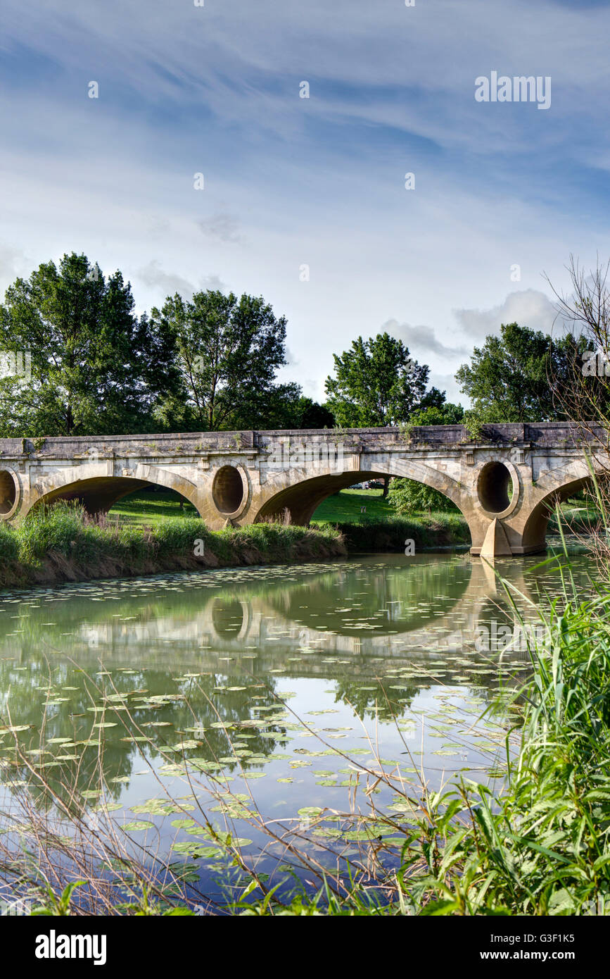 View on Pont des Chavannes, bridge, Chalon-sur-Saône, Département Saône ...