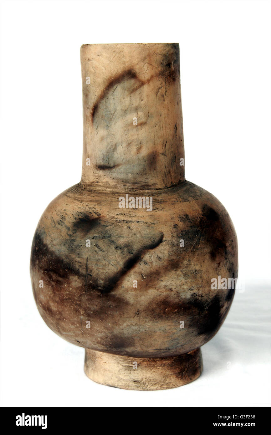 Smoke fired vase hi-res stock photography and images - Alamy