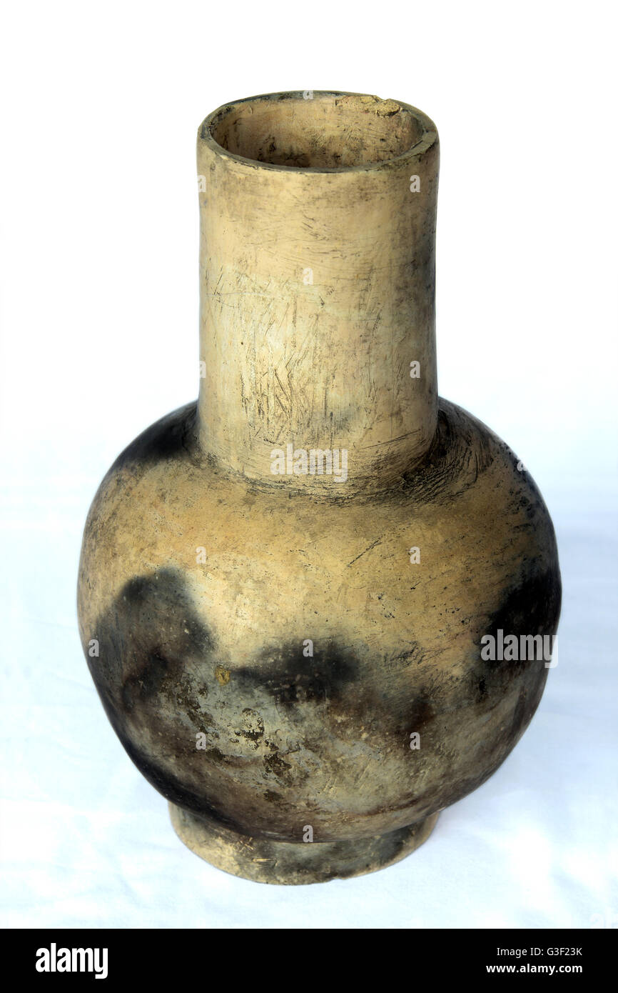 Smoke fired vase hi-res stock photography and images - Alamy