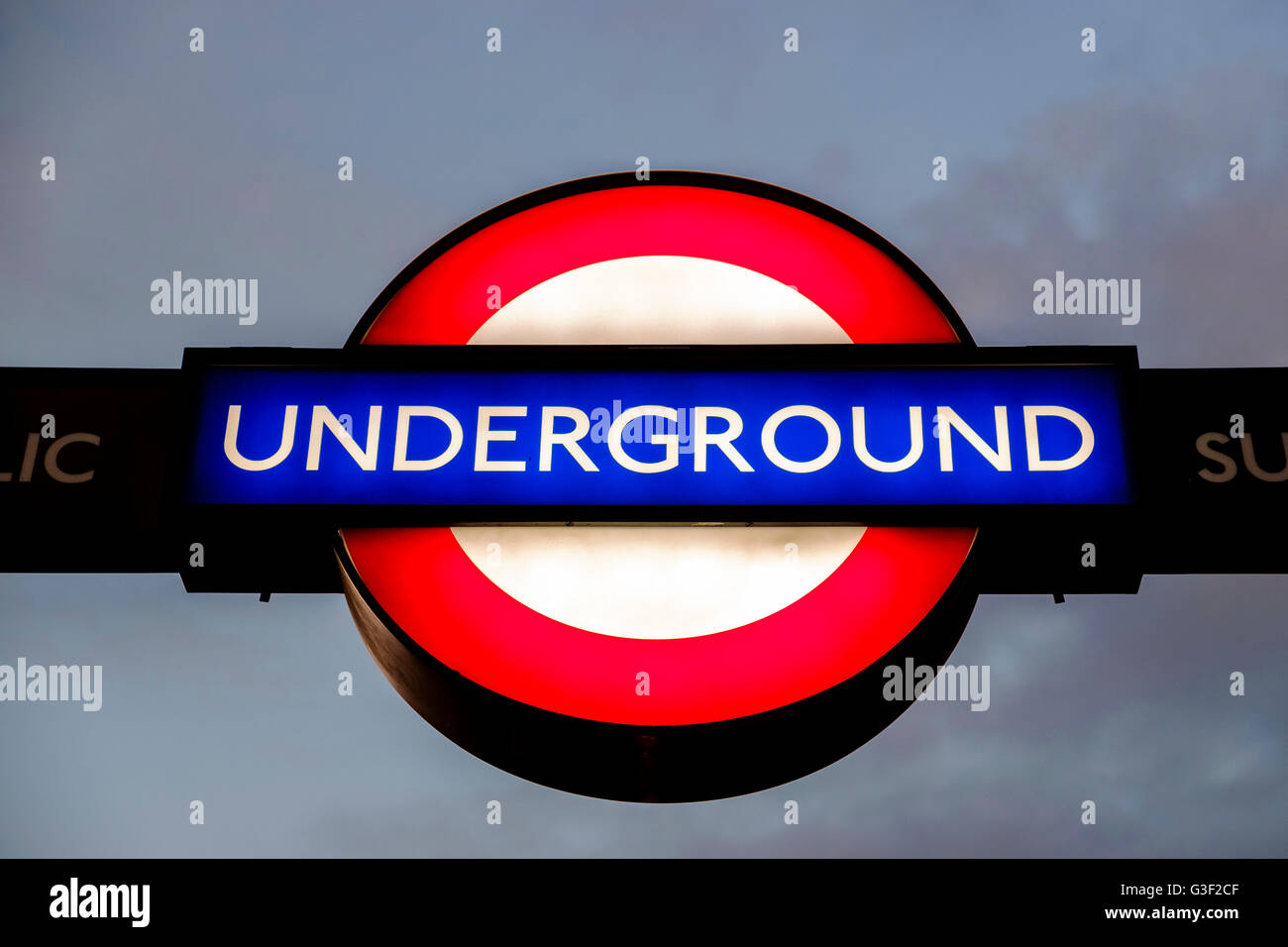 Tube roundel hi-res stock photography and images - Alamy