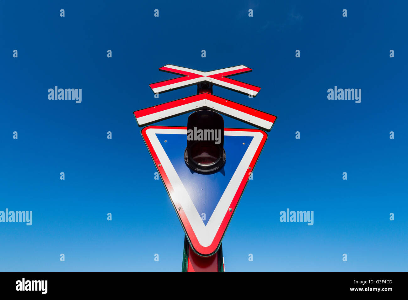 Railway crossing sign hi-res stock photography and images - Alamy
