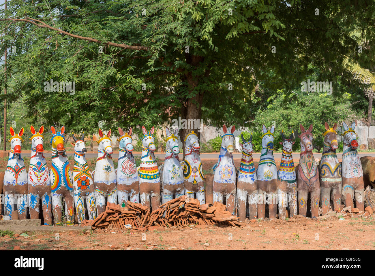 Row of clay horses at Kothamangalam horse shrine Stock Photo - Alamy