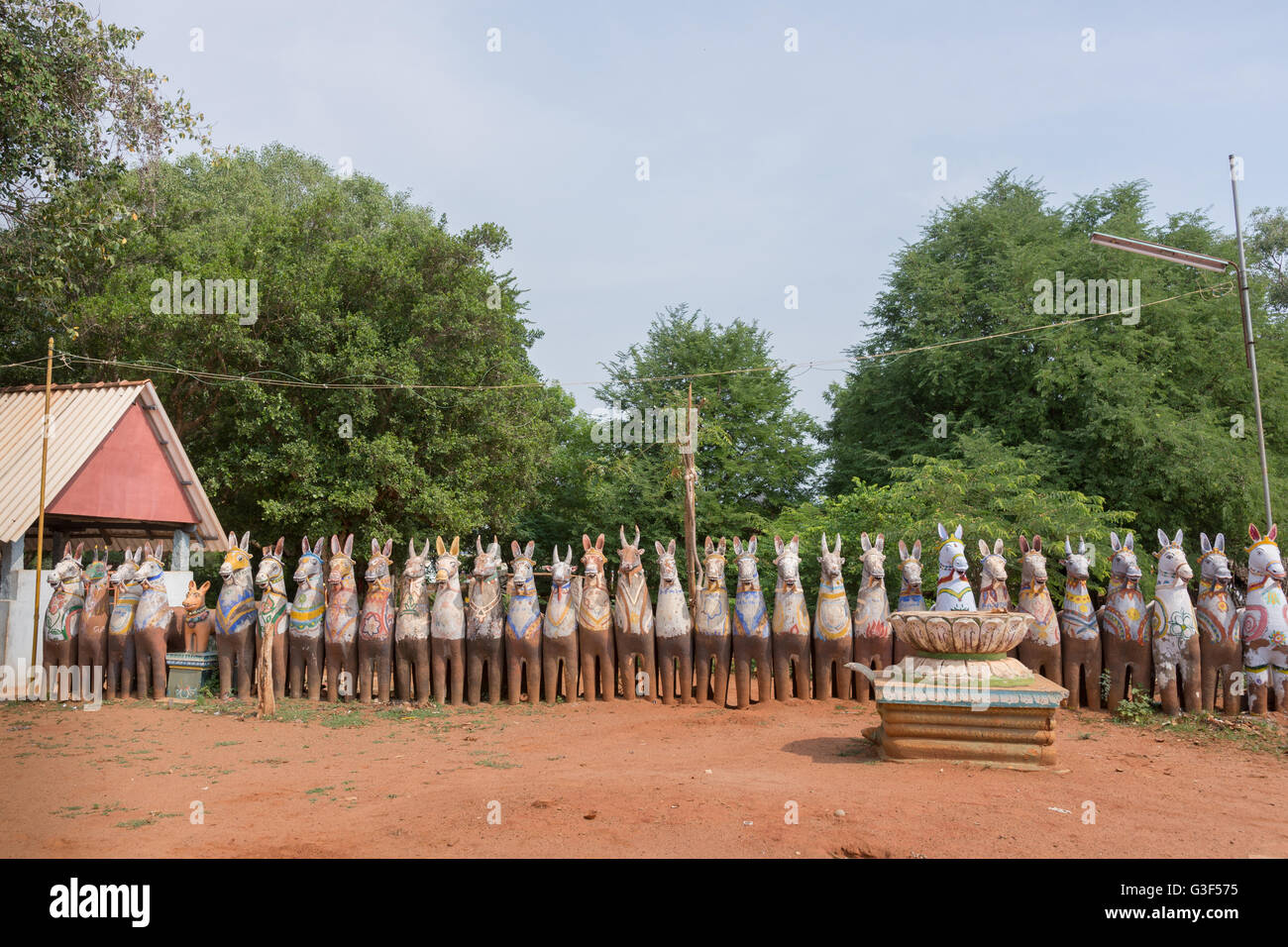 Row of clay horses at Kothamangalam horse shrine Stock Photo - Alamy