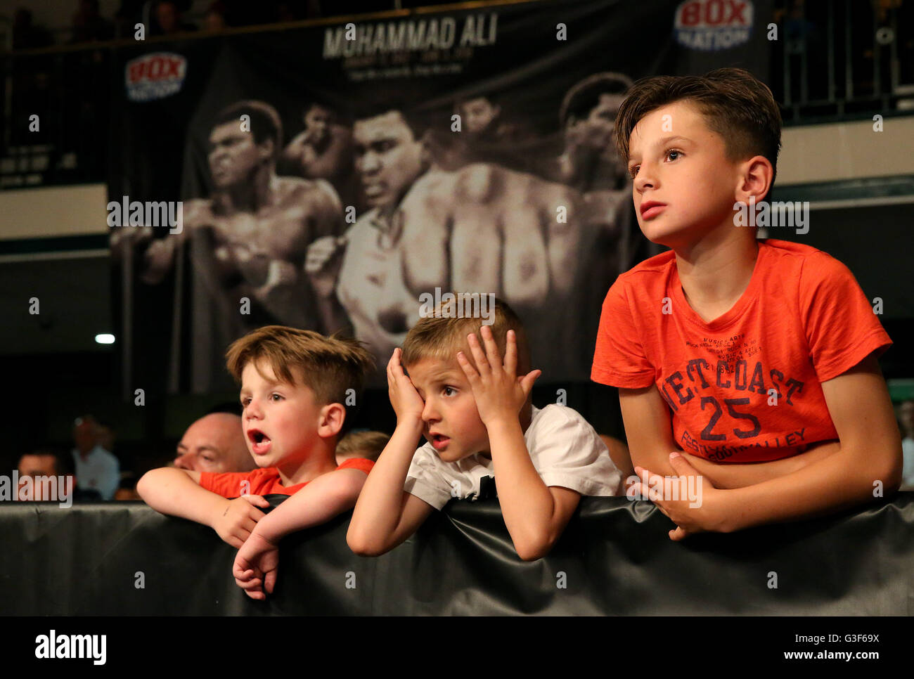 Tom Baker son's cheering him on during the International Light ...