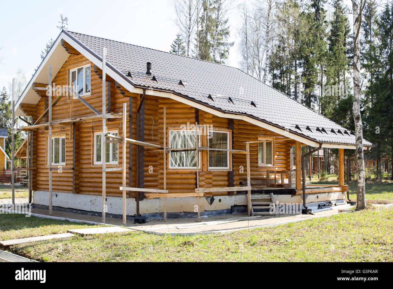 New wooden country house hi-res stock photography and images - Alamy