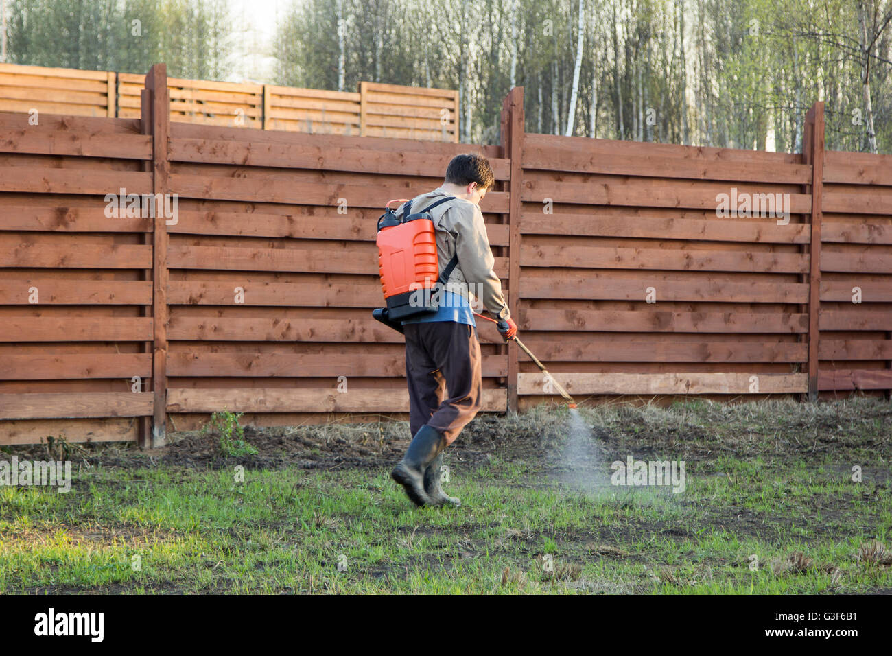 Knapsack spraying hi-res stock photography and images - Alamy