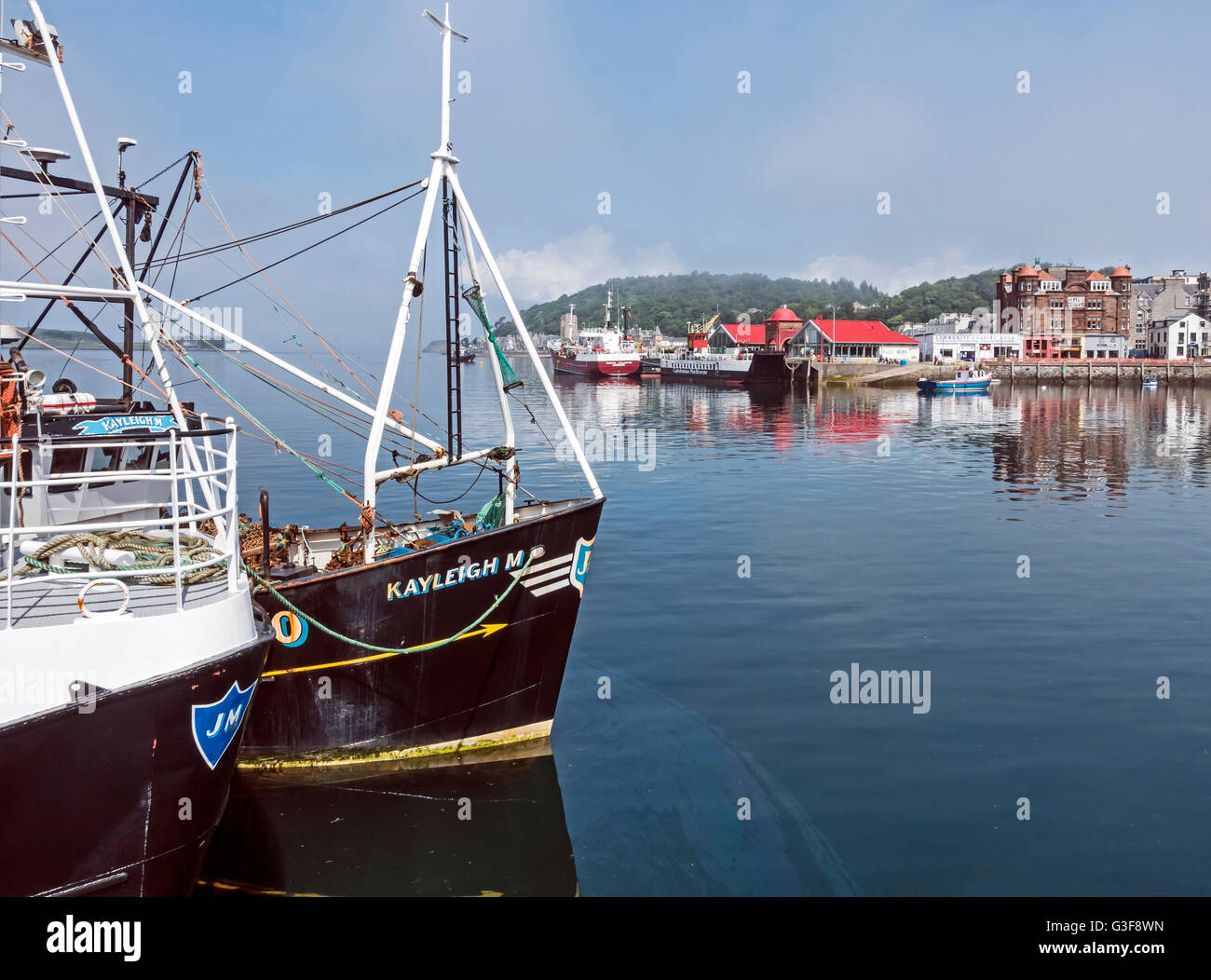 Oban fishing boats hi-res stock photography and images - Alamy
