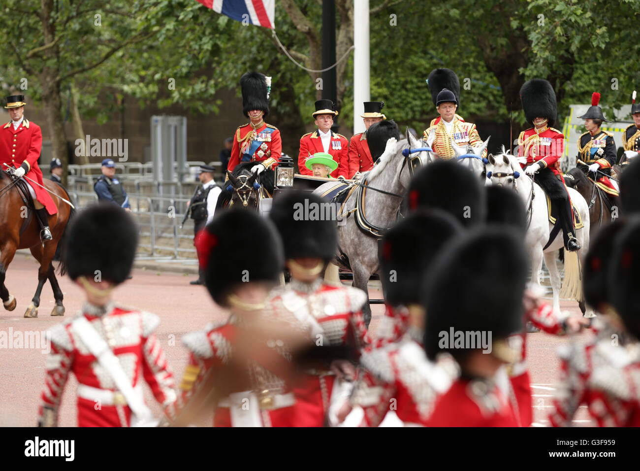 Birthday procession of queen elizabeth hi-res stock photography and ...