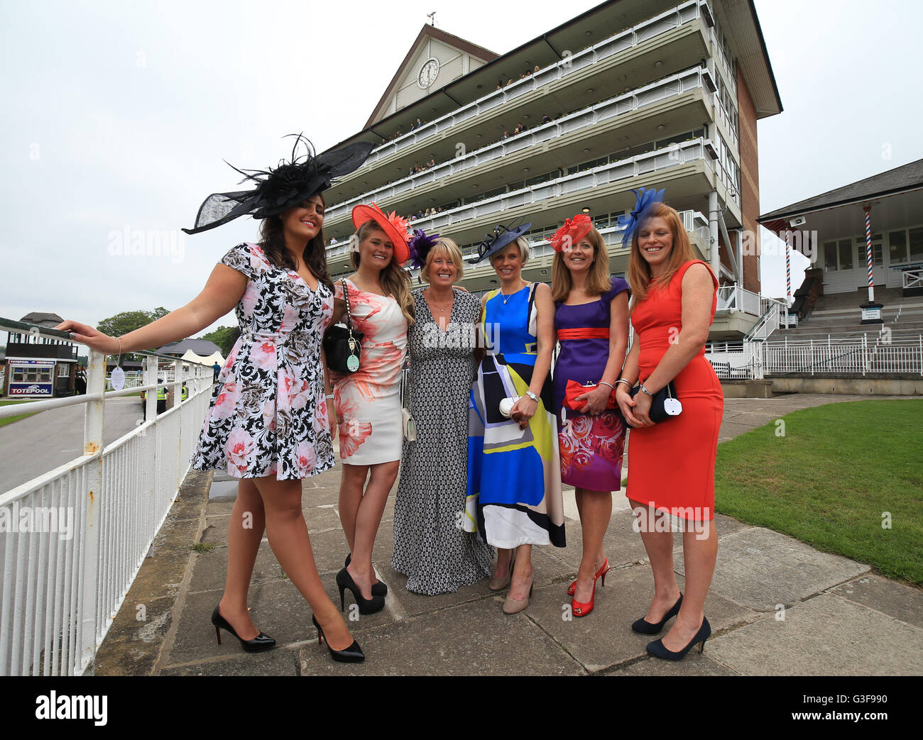 Lady racegoers before the June Meeting at York Racecourse Stock Photo ...