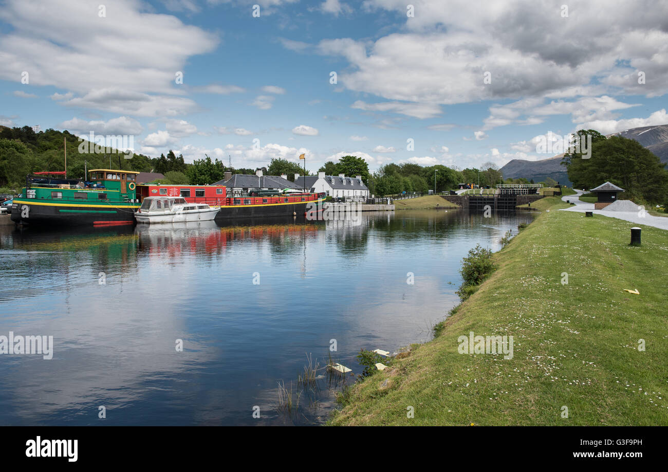 Canal scenics hi-res stock photography and images - Alamy